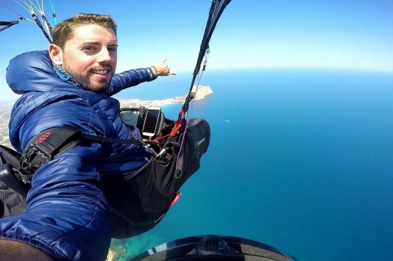 Youtuber morre a saltar de paraquedas em Espanha | PressNET