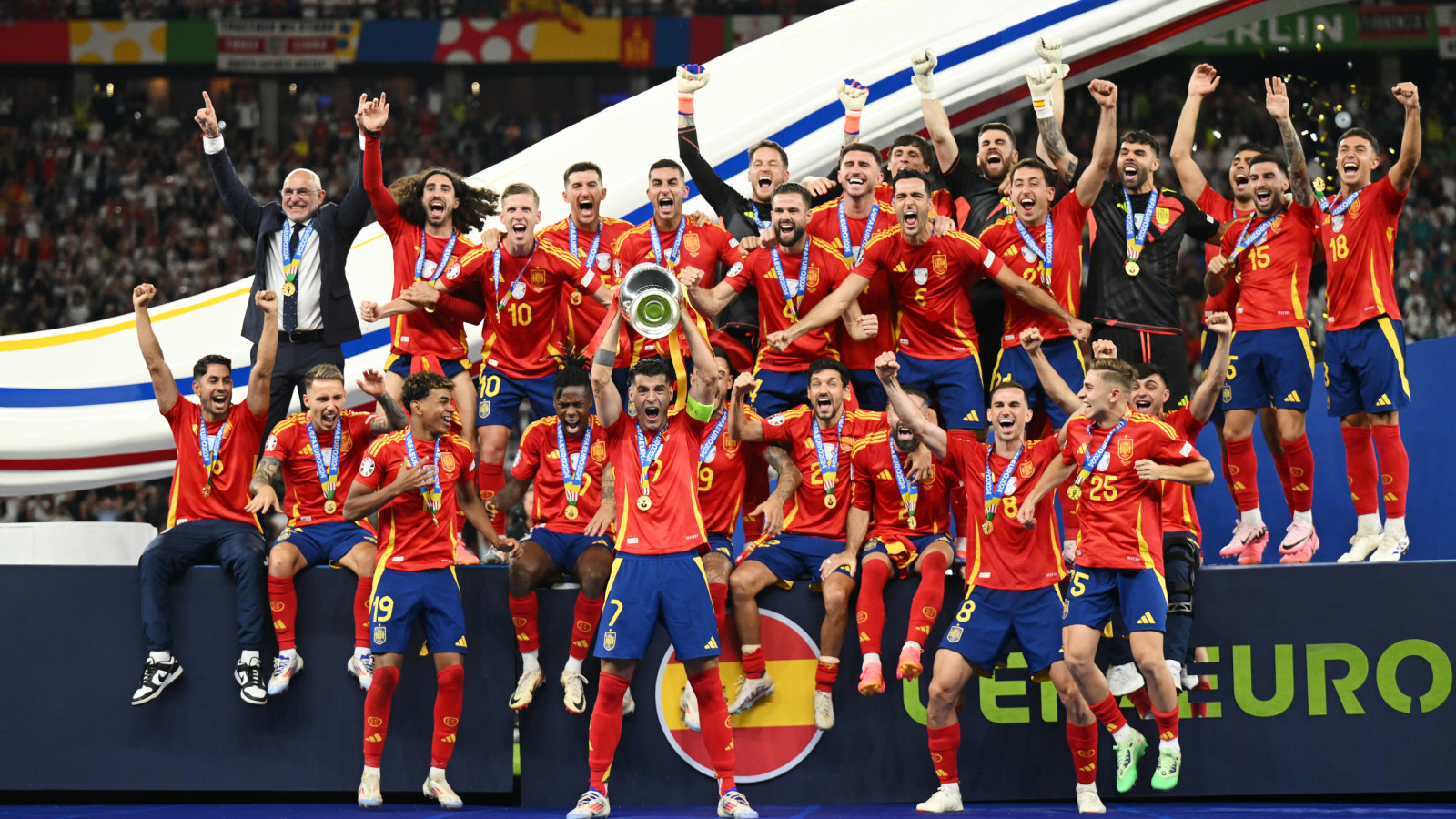 Troféu do Euro 2024 entregue: Espanha sagra-se campeã europeia | PressNET