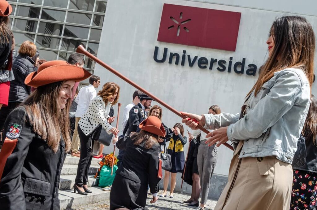 UMinho oferece mais de 3.000 vagas e 59 cursos com propina anual de 697 ...